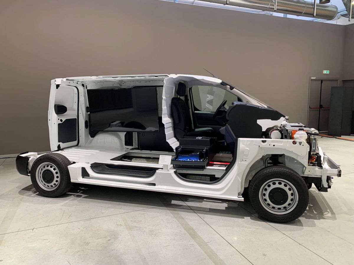 Opel presenta Vivaro-e Hydrogen, primo van alimentato a idrogeno